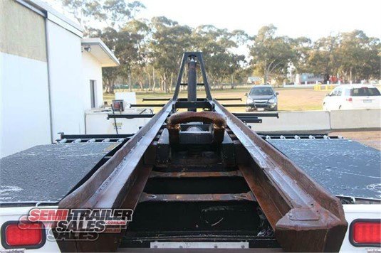 2005 Hamelex White Semi Hook Lift Semi Trailer For Sale in Epsom ...