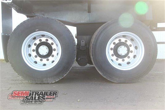 2005 Hamelex White Semi Hook Lift Semi Trailer For Sale in Epsom ...