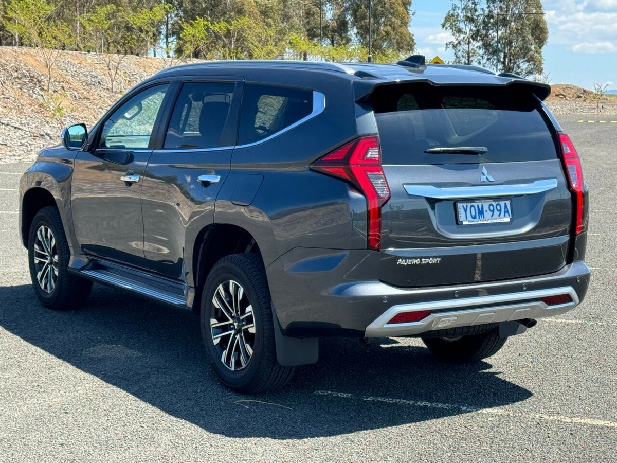 Pajero Sport Grey