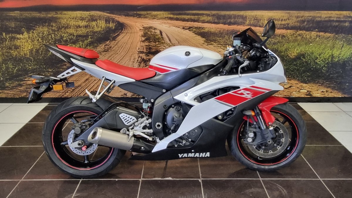 Yamaha R6 Red And White