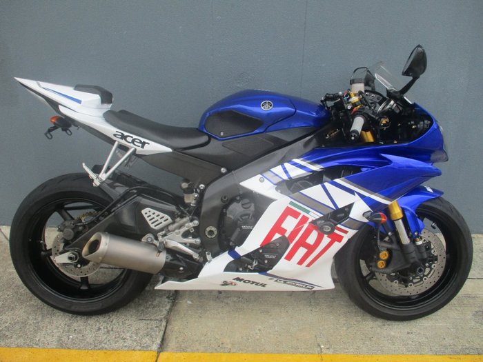 Yamaha R6 Blue And Gold